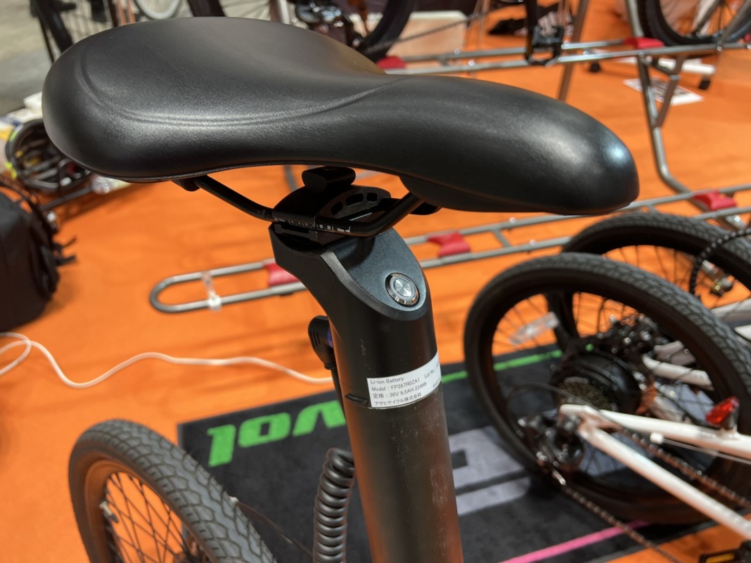 スマートなスタイルが特徴の折りたたみE-Bike「evol mini F207」 バッテリーをシートポストに内蔵 | シクロライダー