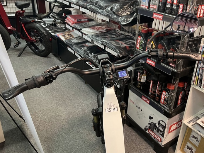モータリストファクトリーで高速E-Bike「FANTIC ISSIMO 45」やオリジナル電動オートバイなどをチェック | シクロライダー