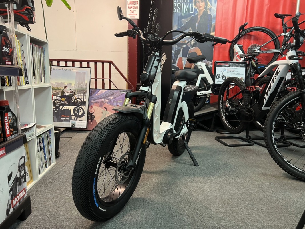 モータリストファクトリーで高速E-Bike「FANTIC ISSIMO 45」やオリジナル電動オートバイなどをチェック | シクロライダー