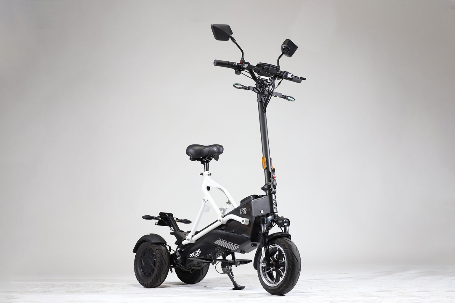 折りたたみ式電動3輪バイク「PXiD-F2」 立ち乗りも可能な小型電動バイク | シクロライダー